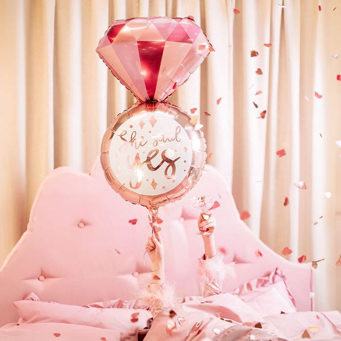 Bachelorette Globe Fail Rosta Bride 'She Said Yes' - Glamor at your ...